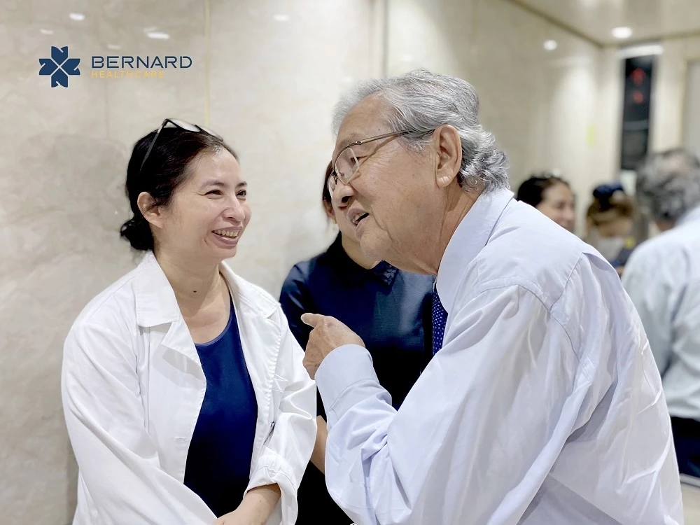 BERNARD HEALTHCARE HÂN HẠNH ĐÓN TIẾP GIÁO SƯ - BÁC SĨ NGUYỄN CHẤN HÙNG