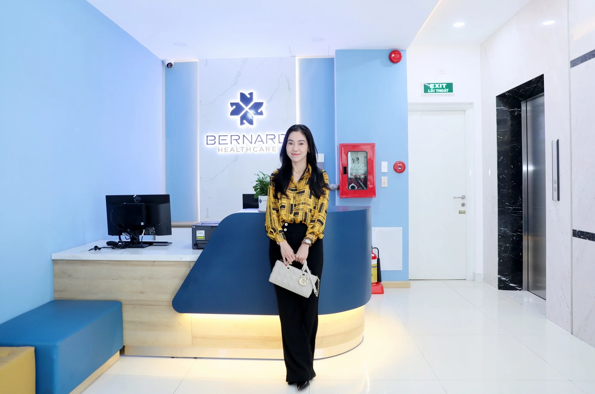 ĐẠO DIỄN HOÀNG NHẬT NAM VÀ CEO PHẠM KIM DUNG CHÚC MỪNG BERNARD KHAI ...